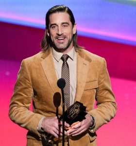 16 Best Aaron Rodgers Haircut 2026: A Timeline of Hairstyles ...